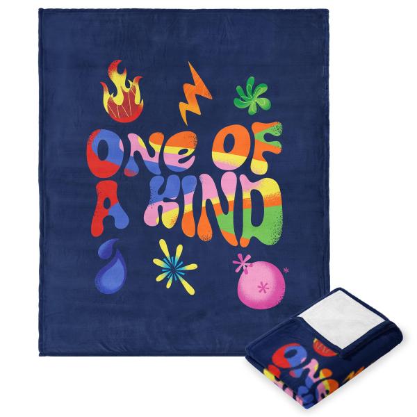 ・EVERY FAN'S DREAM COME TRUE: Add a touch of excitement and style to your home d〓cor with our decorative silk touch thro...