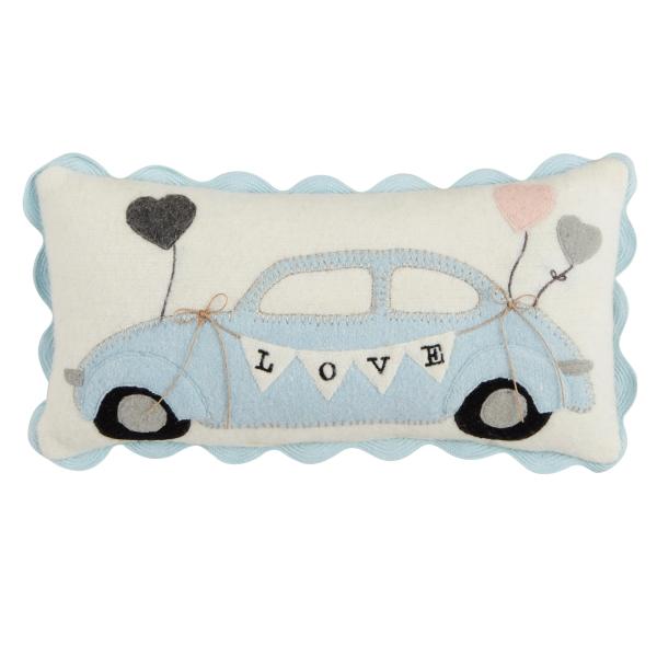 ・Mud Pie Car Minウェディングフェルト枕は、結婚式の装飾にチャーミングでエレガントなアクセントになります。・この美しく細工されたフェルト枕は、複雑なフレンチノット刺繍で飾られており、デザインに洗練されたディテールを加えています...