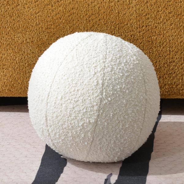 ・Luxurious Material: The boucle round throw pillow is crafted from premium boucle fabric and filled with soft, skin-frie...