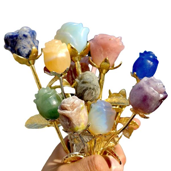 ・Beautiful crystal rose flower ornament with hand-carved healing crystals, perfect for Valentine's Day home decoration o...