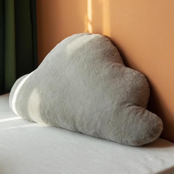 ・?【Elegant Decorative Design 】The Soft Decorative Pillow is designed with innovative heart, cloud and donut appearance, ...