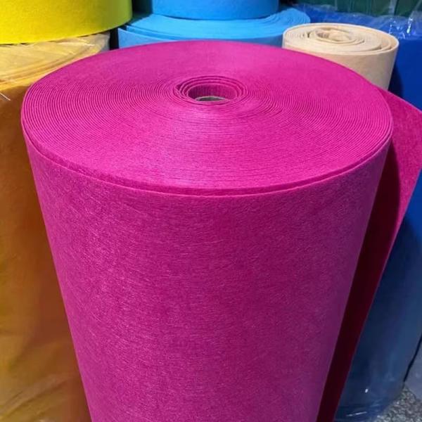 ・素材：繊維を紡いで作った高品質ソフトフェルト生地。厚さ2mm・幅100cm。1メートル単位で販売し、ご注文数分が1枚続きになります。・仕様：重量400g/m。43色のカラーバリエーションから選択可能。カットして使いやすい適度な厚みです。・...