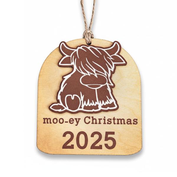 ・? Highland Cow Ornament for Rustic Holiday Decor Celebrate the charm of the countryside with this wooden Highland cow o...