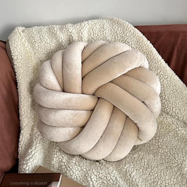 ・Exquisite Knotted Design: This round decorative pillow is designed with a unique heavy thread cross shape, which is sof...