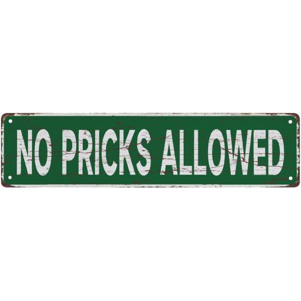 「No Pricks Allowed（嫌な奴お断り）」というユーモラスな文字が入ったレトロ調のウッドサイン（木製）です。サイズは約10×40cm（4×16インチ）・厚さ約0.5cm。高品質な印刷で鮮やかな発色が長持ちし、欠け・剥がれ・色あせ...