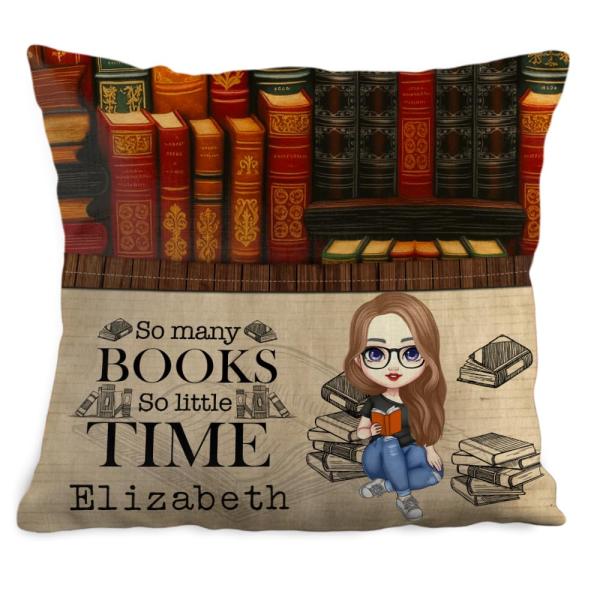 ・パーソナライズされた読書用枕 - このカスタム「Just A Girl Who Loves Books」枕で、読書への愛を祝福しましょう。フロントポケットに名前やパーソナライズされたテキストが入っています。 広々としたポケットには、お気に...