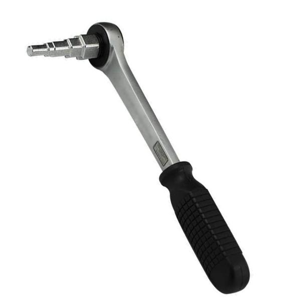 ・Radiator spanner repair hand tool is applicable to most radiator valves, joints, plugs, water tank joints, etc・This rad...