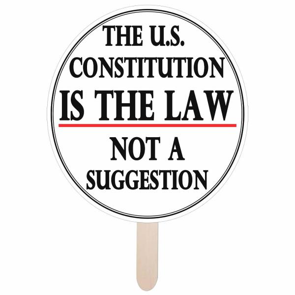 ・Bold "No Kings In America" design makes a strong visual impact in any setting・Made from 4mm corrugated plastic that res...