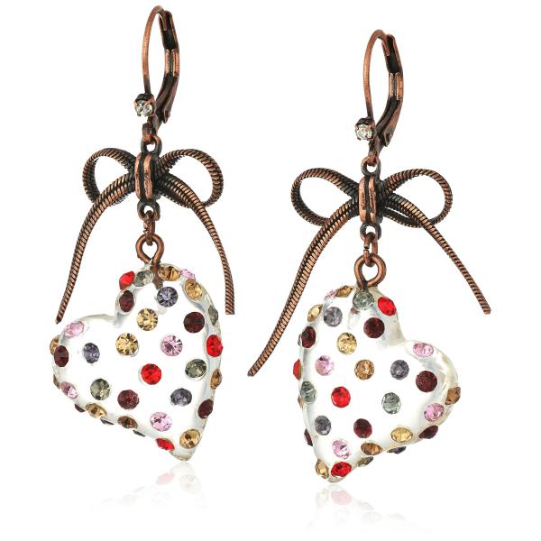 商品名: Betsey Johnson マルチルーサイトハートドロップイヤリング one size Betsey Johnson Stone Lucite Heart Drop Earringsブランド: Betsey Johnson商品サ...