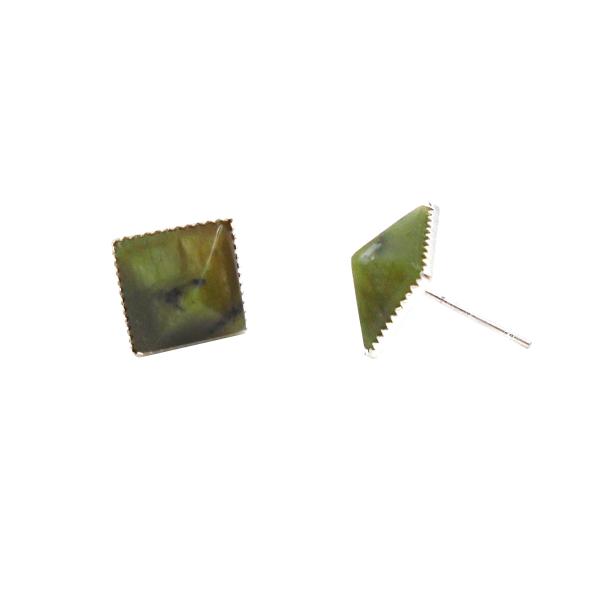 商品名: アイルランドConnemara大理石:ピラミッドスタッドイヤリング Irish Connemara Marble: Pyramid Stud Earringsブランド: Connemara高さ: 7.6cm横幅: 5.1cm奥行:...