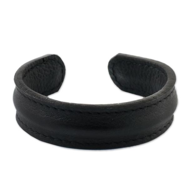 商品名: Novicaステンレススチールレザーカフブレスレット' Basicブラック' NOVICA Handcrafted Men's Cuff Bracelet Leather from Thailand No Stone Modern...
