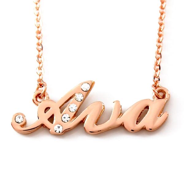 商品名: Zacria Ava ネームネックレス 18Kローズゴールドメッキ パーソナライズ 上品なネックレス - ジュエリーギフト 女性 ガールフレンド、お母様、お姉様、お友達、ギフトバッグ&amp;ボックス Zacria Ava Nam...