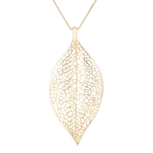 商品名: nlcacフィリグリーリーフPedantネックレススネークチェーンゴージャスな中空リーフネックレスレディース、ガールズ ゴールド NLCAC Filigree Leaf Pedant Necklace Snake Chain Go...