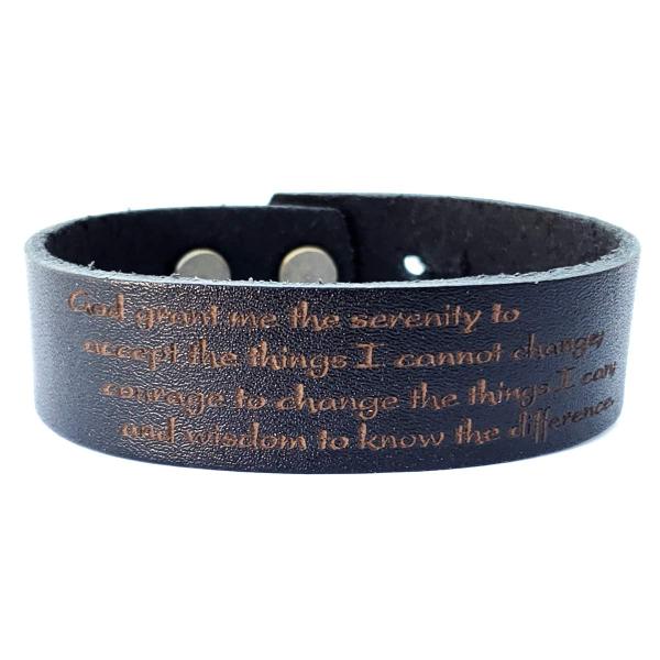 商品名: Dillon Rogers Serenity 祈りのブレスレット レザーの刻印ブレスレット - メンズレングス - レディースの長さもご用意 ブラック DIllon Rogers Serenity Prayer Bracelet,...