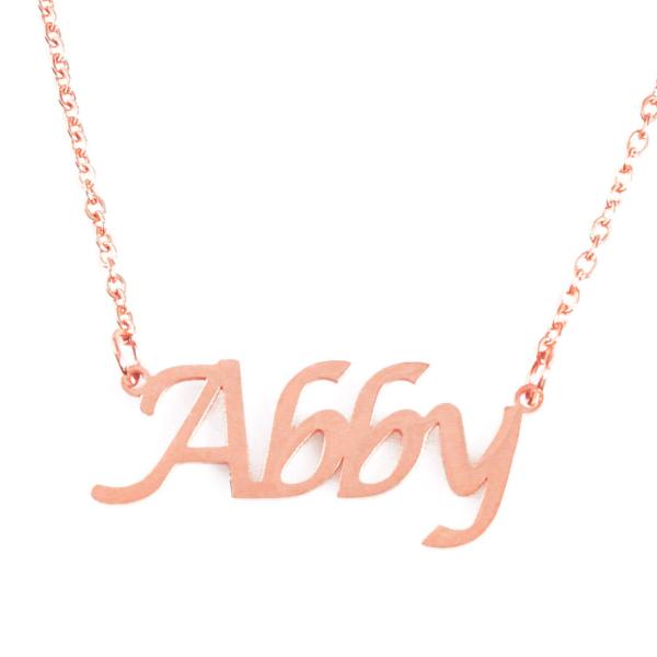 商品名: Zacria Abby カスタムネームネックレス パーソナライズ 18ct ローズゴールドメッキ Abby Name Necklace 18ct Rose Gold Plated Personalized Dainty Neckl...