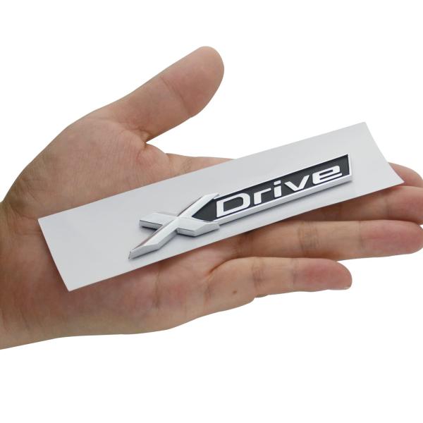 商品名: XDrive リアエンブレムバッジステッカーデカール メタルXDriveトランクフェンダー用交換用 (シルバーブラック) 1枚 1Pc Metal X-Drive Rear Emblem Badge Sticker Decal R...