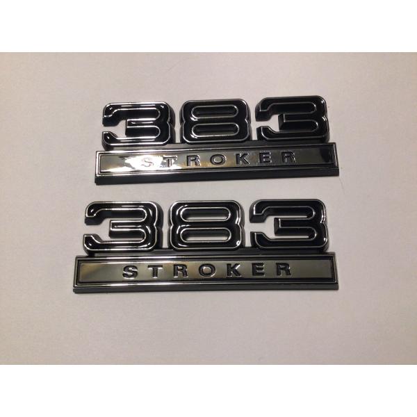 商品名: 383 Stroker エンブレム ブラッククローム ペア 4インチ x 1 3/8インチ 6.2L PE383STKRR 383 Stroker Emblems Black Chrome Pair 4 inches X 1 3/...