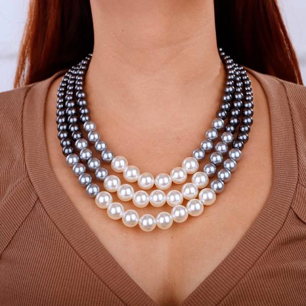 商品名: Aimimier 3層フェイクパールネックレス チャンキーパールビーズ クラスター ステートメントネックレス 1920年代風 コスチュームジュエリー 女性用 (グレー) Aimimier 3-Layered Faux Pearl ...