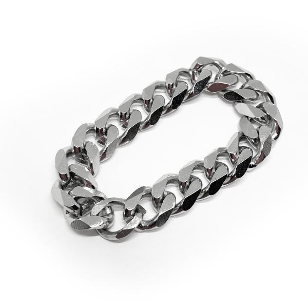 男女兼用ステンレス チェーンリング 6.6mm幅 シングル喜平6面カット チェーンの指輪金属アレルギーにも安心のステンレスチェーンのリングになります。幅が6.6ミリのややごつめの喜平6面カットチェーンで指先を彩ります。ややごつめなのでごつめ...