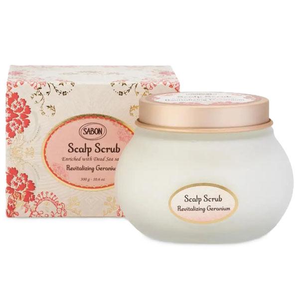 頭皮のタイプとオーガニックエッセンシャルオイルに合わせて選べる3種のヘッドスクラブ。土壌を整え、美しい髪のための頭皮ケアで、豊かな香りにつつまれながら理想の髪へ。「ヘッドスクラブ」は、ミネラル豊富な死海の塩で頭皮の古い角質やにおいの元となる...