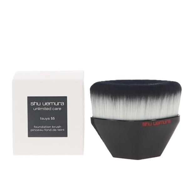 肌を包みこむように、美しいツヤのある仕上がりへ導くブラシ花びらのような形をしたファンデーションブラシで細い毛が高密度に密集しています。やさしい肌当たりで、摩擦も少ないため敏感肌の方にもお使いいただけます。