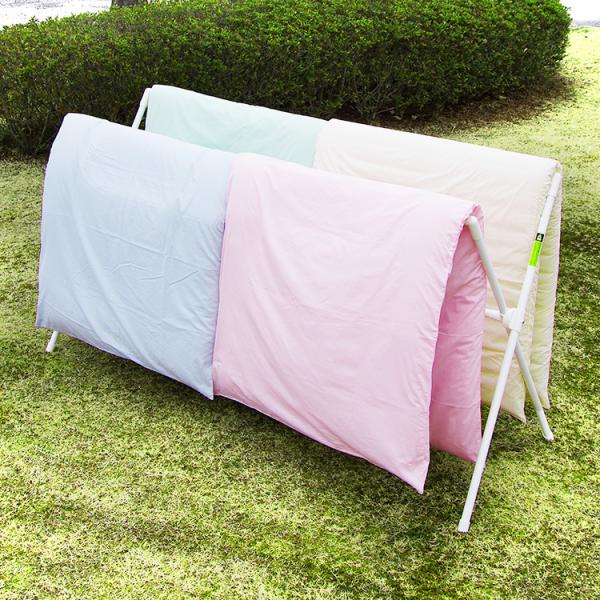 ふとんの枚数に合わせて伸縮できるふとん干しです。ふとんをかける場所は、丈夫でさびにくいステンレス巻きパイプを使用。角が丸く、ふとんが干しやすいデザインです。 ・商品サイズ（約）幅143〜240×奥行き76.5×高さ114cm・収納時サイズ（...