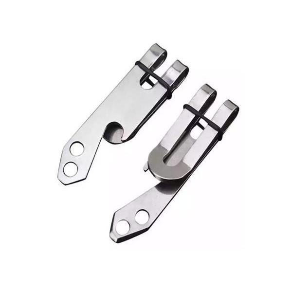 【商品説明】ベルトに装着できるベルトクリップ。手のひらに収まるコンパクトサイズ。マネークリップとして使用することもできます。【商品仕様】カラー　シルバー入り数　1個