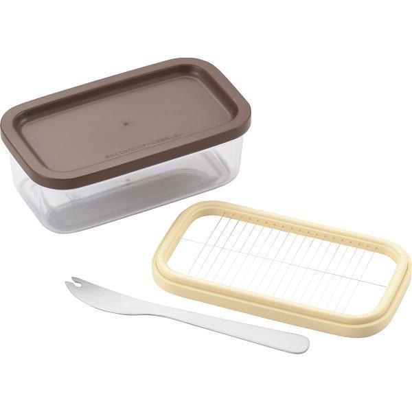 7041394 バターカッターナイフ付常温に戻したバターを置いて、ギュッと押すだけで一片約5ｇにカット。フタをしてそのまま冷蔵庫に保存できます。ホームベーカーリーやお菓子作りにも使いやすい。うす切りなので、パンケーキやトーストに溶けやすく、...