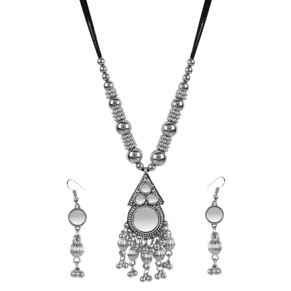 商品名:  Aradhya Afghani Designer Turkish Style Vintage German Silver Oxidised Necklace Set for Womenブランド: Aradhya高さ: 3.987...