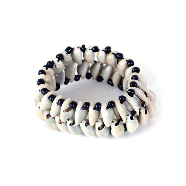 商品名:  OMAQA Double-Row Cowrie Shell Braceletブランド: OMAQA商品サイズ: One Size高さ: 13.7922cm横幅: 4.4958cm奥行: 3.302cm重量: 59g商品番号: 色...