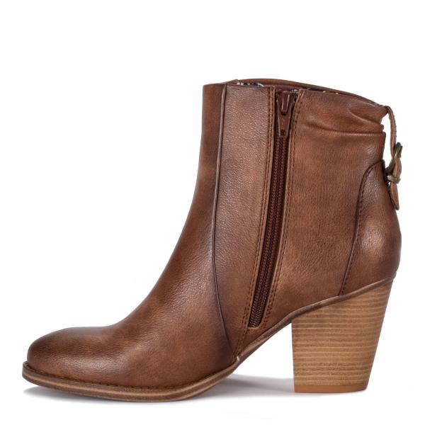 商品名:  Baretraps Charee Women's Boots Brush Brown Leather Size 9 M (BT27754)ブランド: Baretraps商品サイズ: 9高さ: 31.9024cm横幅: 27.88...