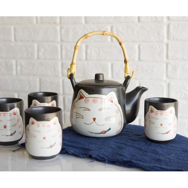 商品名: Ebros ギフト 縁起の良い日本デザイン 招き猫 チャーコール ブラック セラミック ティーポットとカップセット 4人分 竹製ハンドルとストレーナー付き ホームデコレーション アジアンフュージョンアクセント ティーポットセット ...