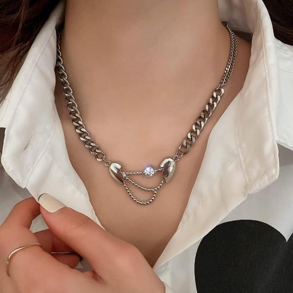 商品名Wekicici ブロークンハートネックレス シルバーラインストーン キューバリンクチェーン パーソナライズされた壊れたハート チェーンリンクペンダントチョーカーネックレス レディース ガールズWekicici Broken Hear...