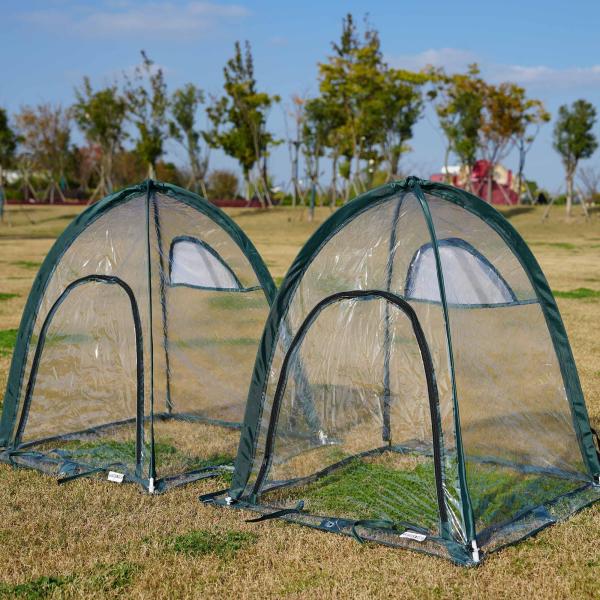 商品名: 28X28X32インチ ポップアップ式温室 2個パック ミニフラワーハウス 裏側 庭 植物カバー 寒冷林保護 PVC 日差し部屋用 杭16本とキャリーバッグ付き Pop Up Greenhouse Pack of 2 Mini F...