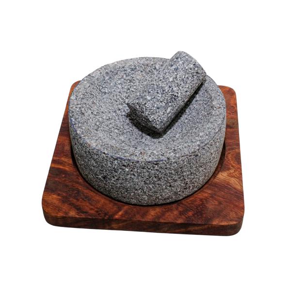 商品名:  Rustic Volcanic Stone "Molcajete" Pestle and Mortar with Squared Wooden Base 6 Inch Diameterブランド: CEMCUI商品番号: 素材: ...