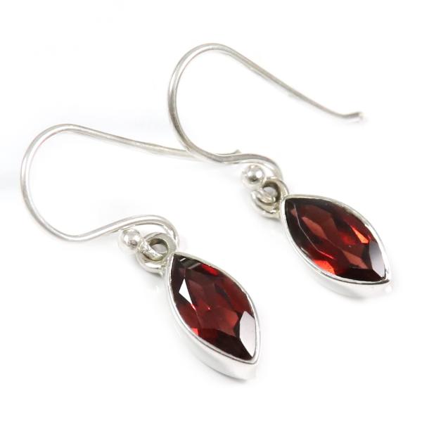 商品名:  Goyal Exports Garnet Faceted Gemstone 925 Sterling Silver Drop Dangle Earring Jewlery SEG89Aブランド: Generic商品番号: 色: ...