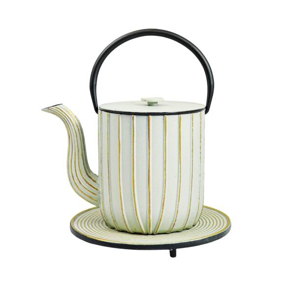 商品名:  Ja by Frieling Mariage Cast Iron Teapot and Trivet with Stainless Steeel Infuser, White/Gold, 34 Ounceブランド: Frieli...