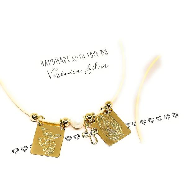 商品名18k Gold Filled Scapular Leather Cord Choker Necklace Double Knotted Adjustable (BEIGE)ブランド：By Vero Silva商品サイズ：高さ：0.5...