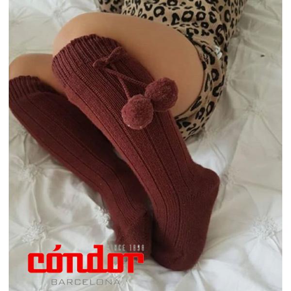 ●商品についてシンプルで肌なじみがよく、洗練された雰囲気の ニーハイソックス です。オーセンティックなリブデザインに南欧らしい鮮やかなカラーが目を惹きます。また、英国のシャーロット王女が登園時に、コンドルのリブタイツ(350のVison)を...