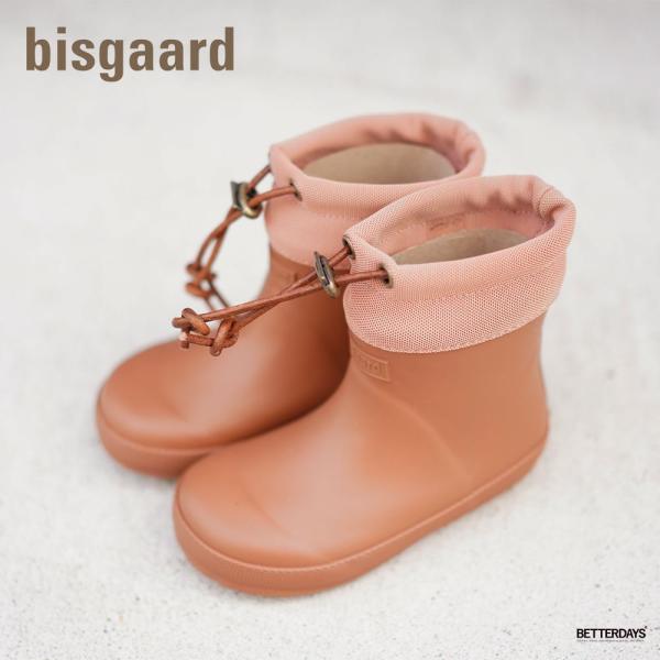 ●商品について寒い日や雨の日でも、小さな足を暖かくドライに保つ「ベビーサーモ」。機能的でスタイリッシュなオールカラーの保温ブーツは、どんな冬の装いにもマッチします。柔らかなウールのライニングと実用的なディテールが特徴で、活発なお子様やアウト...