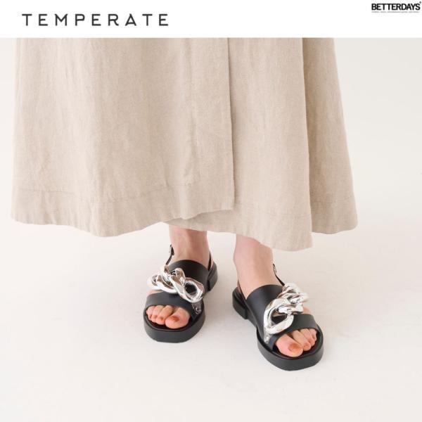 ●商品について軽やかな履き心地で毎年大人気の"走れるサンダル"に、超軽量な樹脂素材のチェーンをオン。シンプルなファッションに合わせるだけでワンランク上のおしゃれが叶います。アッパーとソールは防水性のPVC素材。柔らかく足に馴染むアッパーは甲...