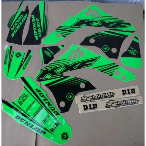 FLU DESIGNS PTS5 TEAMノーマルのグラフィックよりも丈夫で厚みがある15mmビニールグラフィックキットの内容は写真に写っている通りです[適合車種] カワサキ KX250F 2006 2007 2008