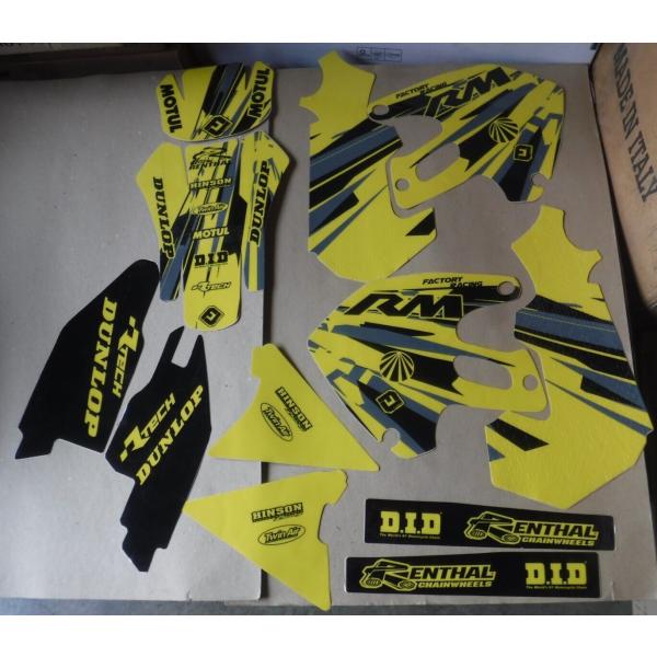 FLU DESIGNS PTS6ノーマルのグラフィックよりも丈夫で厚みがある15mmビニールグラフィックキットの内容は写真に写っている通りです[適合車種] スズキ RM125 RM250 1999 2000