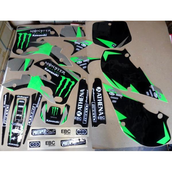 TEAM  PRO CIRCUIT RACINGノーマルのグラフィックよりも丈夫で厚みがある15mmビニールグラフィックキットの内容は写真に写っている通りです[適合車種] カワサキ KX125 KX250 1999 2000 2001 2002