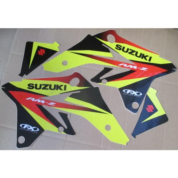 FACTORY EFFEX EVOノーマルのグラフィックよりも丈夫で厚みがある15mmビニールグラフィックキットの内容は写真に写っている通りです[適合車種] スズキ RMZ250 2007 2008 2009