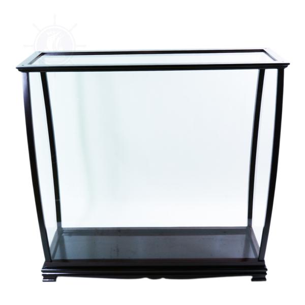 サイズ:101cm(W) x 35cm(D) x 99cm(H)木製の枠とアクリル製の板で製作されております。※ケースのみとなります。写真の帆船模型は付属しません。当店で販売しております下記の模型が適合致します。適合帆船・ イギリス海軍 軍...