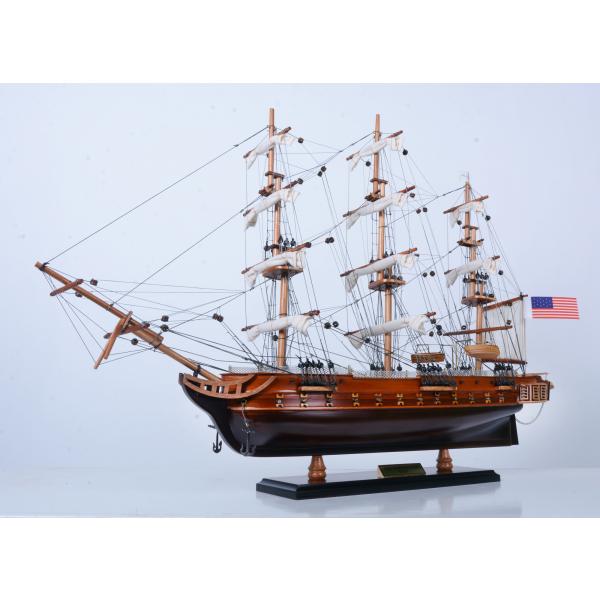 アメリカ海軍最古の現役艦として知られるUSS Constitution（ユーエスエス・コンスティチューション）1797年就役を精巧に再現した木製帆船模型です。米英戦争（1812年戦争）において数々の海戦で勝利し、その強固な船体から「Old ...