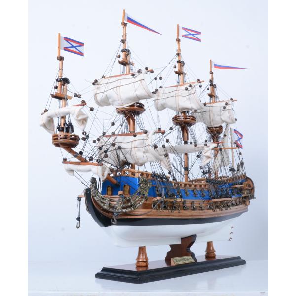 18世紀ロシア海軍の旗艦「GOTO PREDESTINATION（ゴトー・プレデスティナシオン）」 木製帆船模型です。三本マスト構成、二層砲列、装飾豊かな船首彫刻など、当時の戦列艦の重厚なデザインを忠実に再現した迫力あるモデル。船体側面のブ...