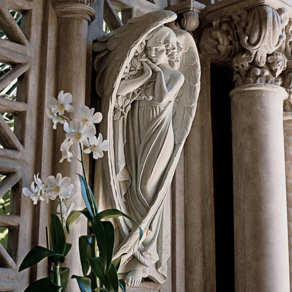 壁掛けタイプのウォールデコサイズ:高さ 75cm x 幅 31.7cm x 奥行 21.6cm重量:3.6kgカラー:ホワイト材質:樹脂/プラスチックUV耐性※凍結する冬の期間は劣化防止の為に出来るだけ室内に保管してください