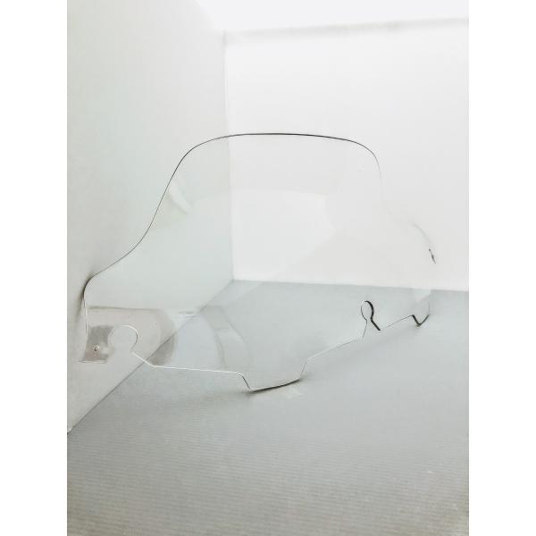 FLHT FLHX FLHC 1996〜2013 モデル用のウインドシールドです。8インチ、クリアースクリーンです。傷の付きやすいスクリーンの交換にオススメです。＊商品仕様＊・素材：アクリル樹脂・サイズ：約550×220×3mm＊その他＊※...